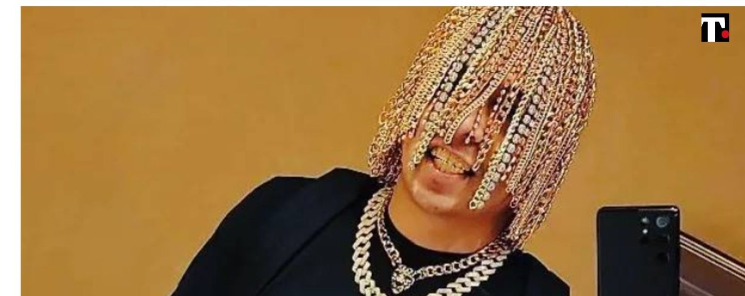 Chi è Dan Sur, il rapper con i capelli d'oro e diamanti - FOTO