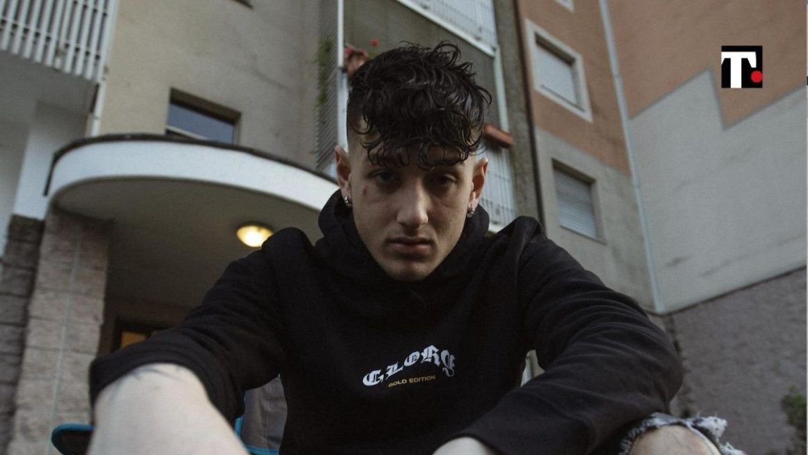 Chi è Paky, rapper emergente in concerto tra i palazzi di Rozzano ...