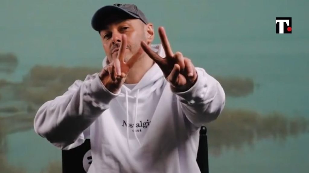 Fabri Fibra, ecco il nuovo album: esce "Caos", decimo disco del re del ...