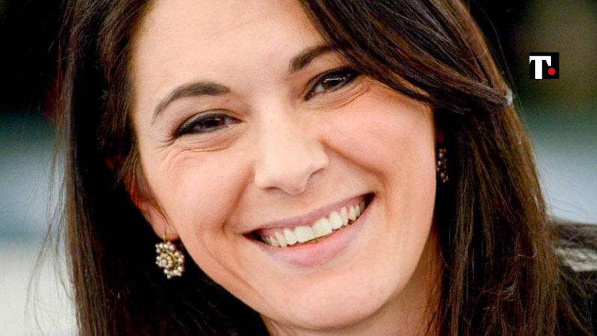 Chi è Pina Picierno: origini, biografia, carriera, incarichi nel PD ...